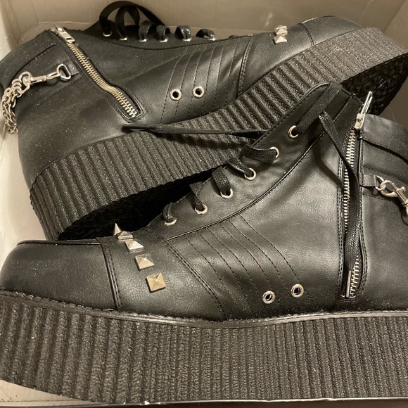 Unisex creeper 565 platform boot by Demonia | Shoes | Combat Boots ...
